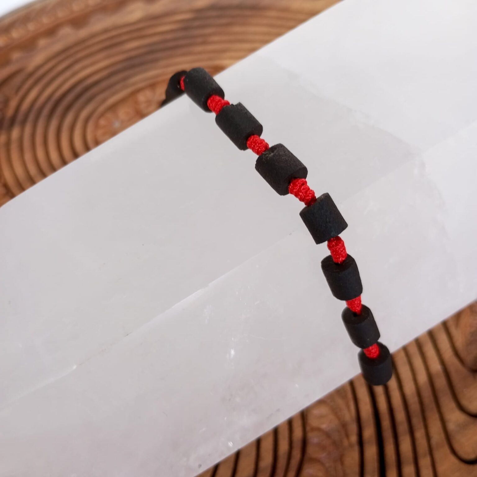 Pulsera Tejida con Piedra Azabache - Okoloko ️ - Piedras, Cristales ...